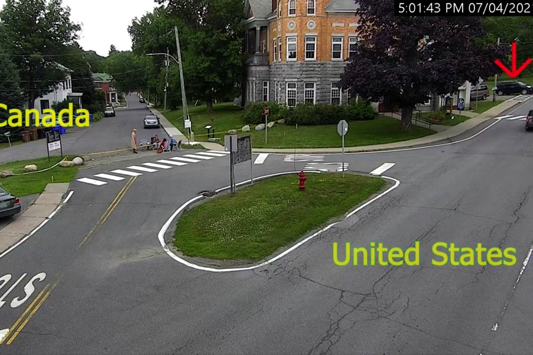 WATCH: QC vehicle dips behind building to sneak into US border town ...