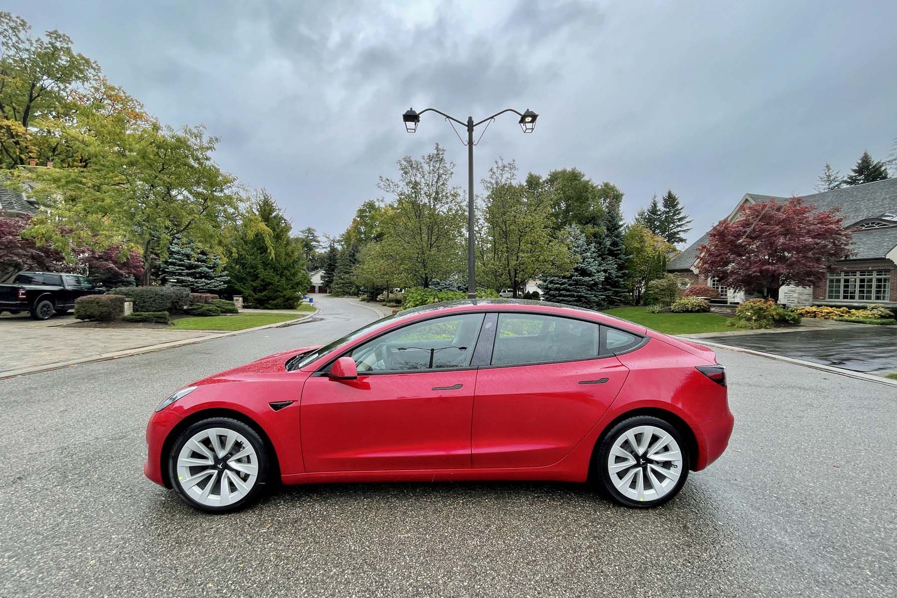 Car Review: 2021 Tesla Model 3 | Driving