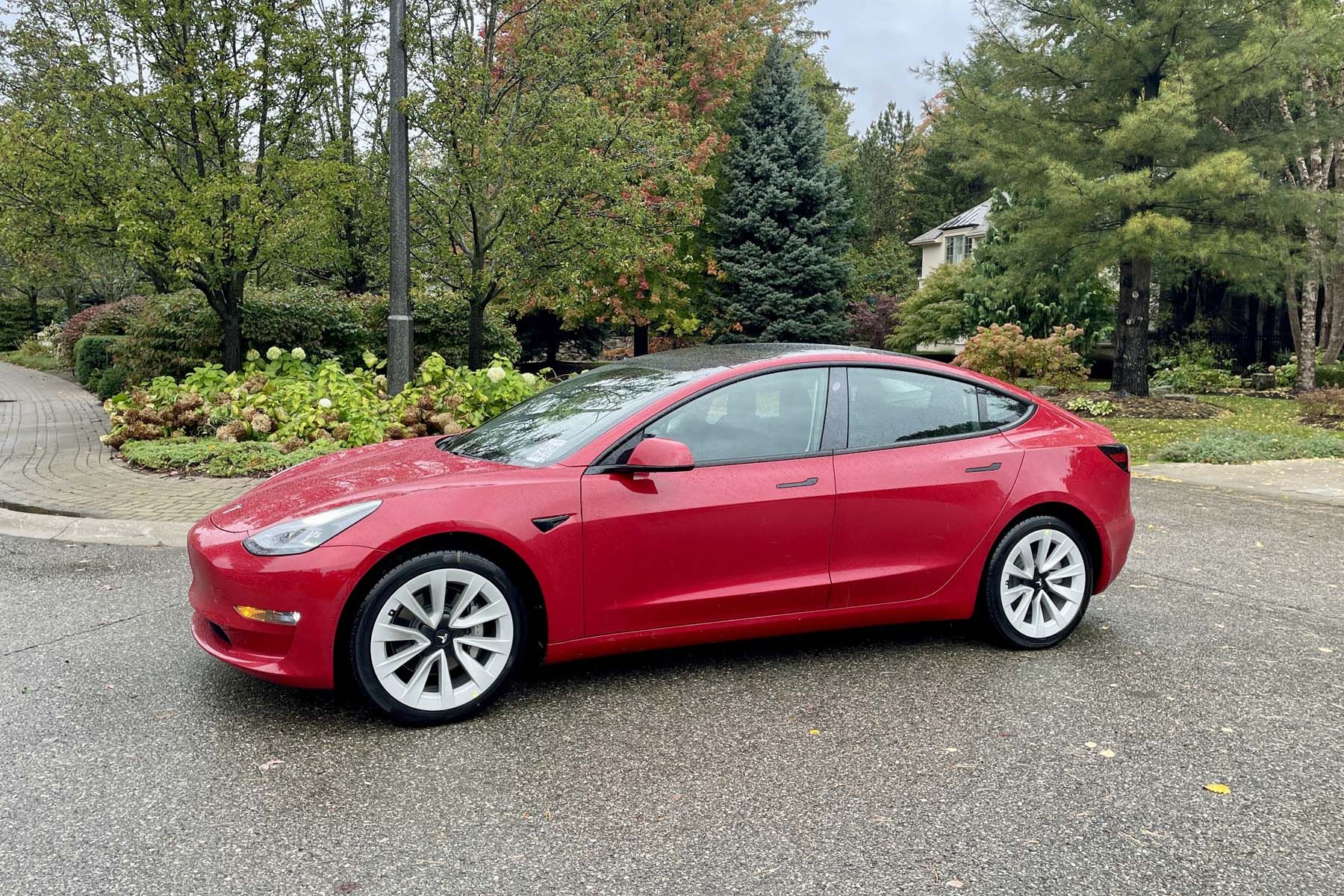 Car Review: 2021 Tesla Model 3 | Driving
