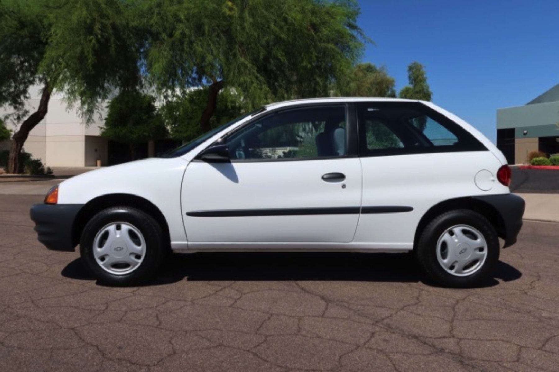 This 400-mile 2000 Chevrolet Metro just sold for US$18,200 | Driving