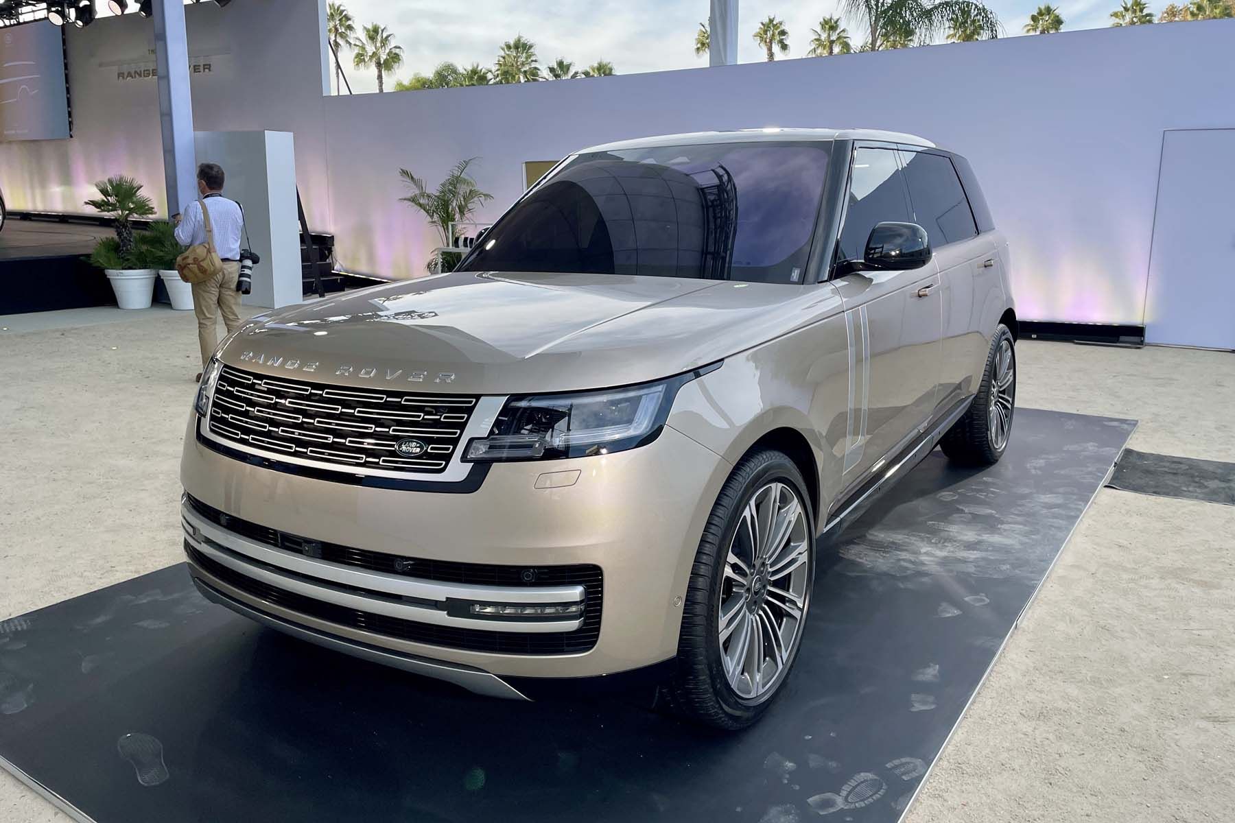 The 2022 Range Rover shatters the mold with bold styling | Driving