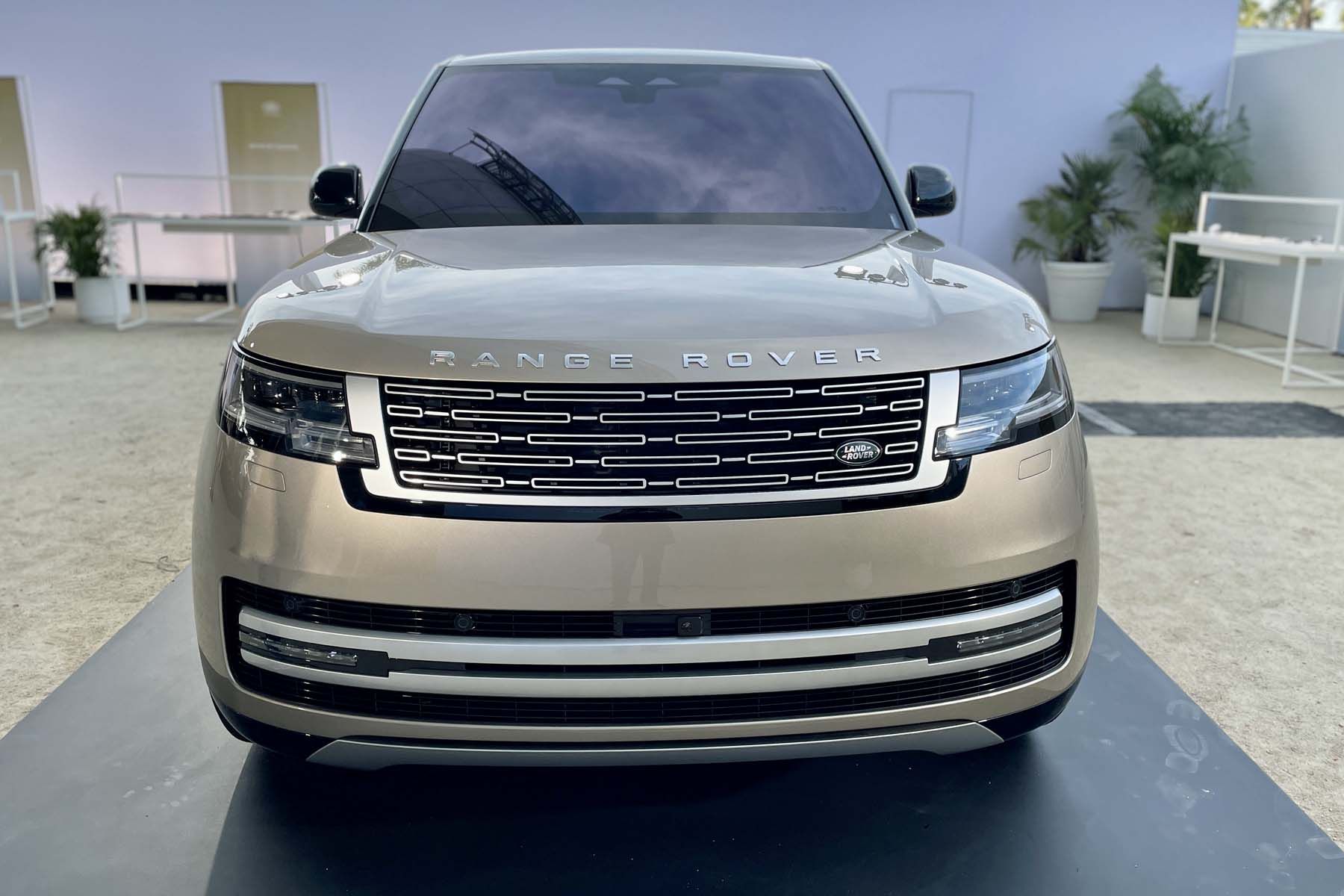 The 2022 Range Rover shatters the mold with bold styling | Driving
