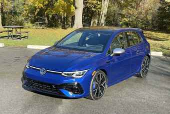 First Drive: 2022 Volkswagen Golf R | Driving