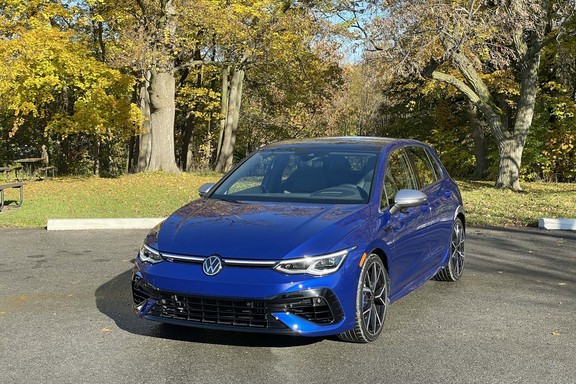 First Drive: 2022 Volkswagen Golf R | Driving