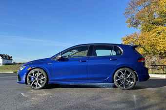 First Drive: 2022 Volkswagen Golf R | Driving