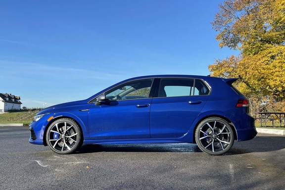 First Drive: 2022 Volkswagen Golf R | Driving