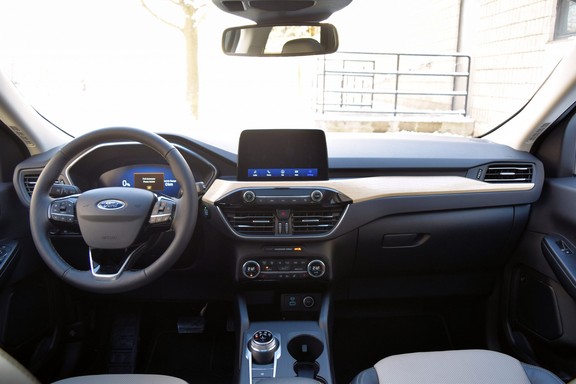 SUV Review: 2021 Ford Escape PHEV | Driving