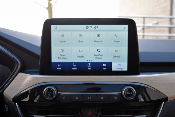 SUV Review: 2021 Ford Escape PHEV | Driving