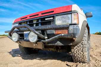 Tyco toy for a big boy: The Nissan Desert Runner | Driving
