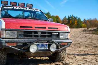 Tyco toy for a big boy: The Nissan Desert Runner | Driving