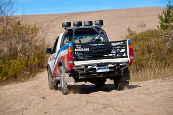 Tyco toy for a big boy: The Nissan Desert Runner | Driving