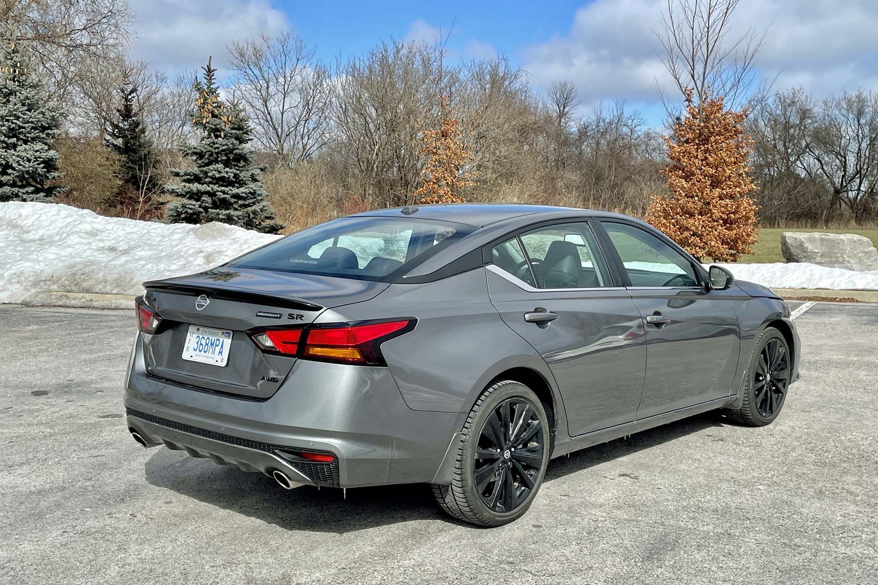 Car Review: 2022 Nissan Altima SR Midnight Edition | Driving