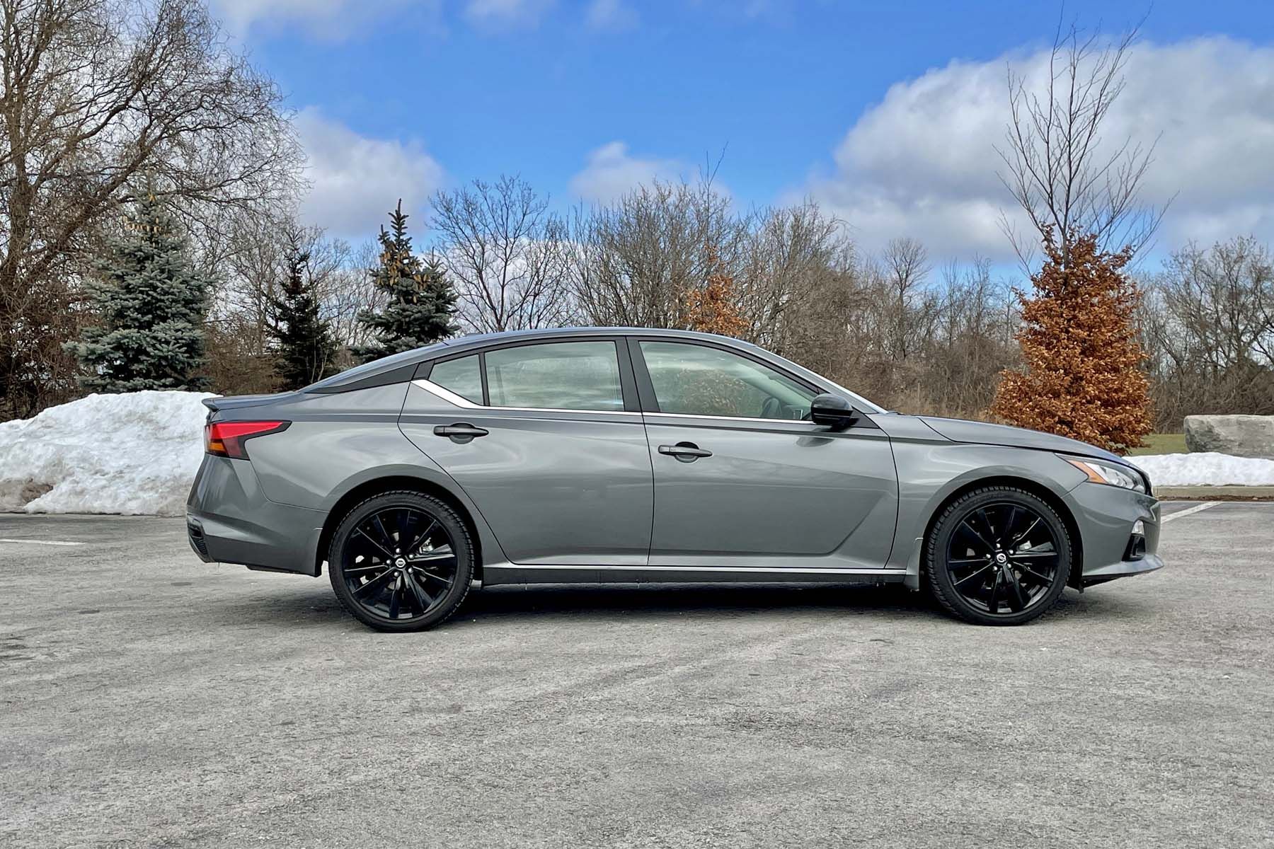 Car Review: 2022 Nissan Altima SR Midnight Edition | Driving