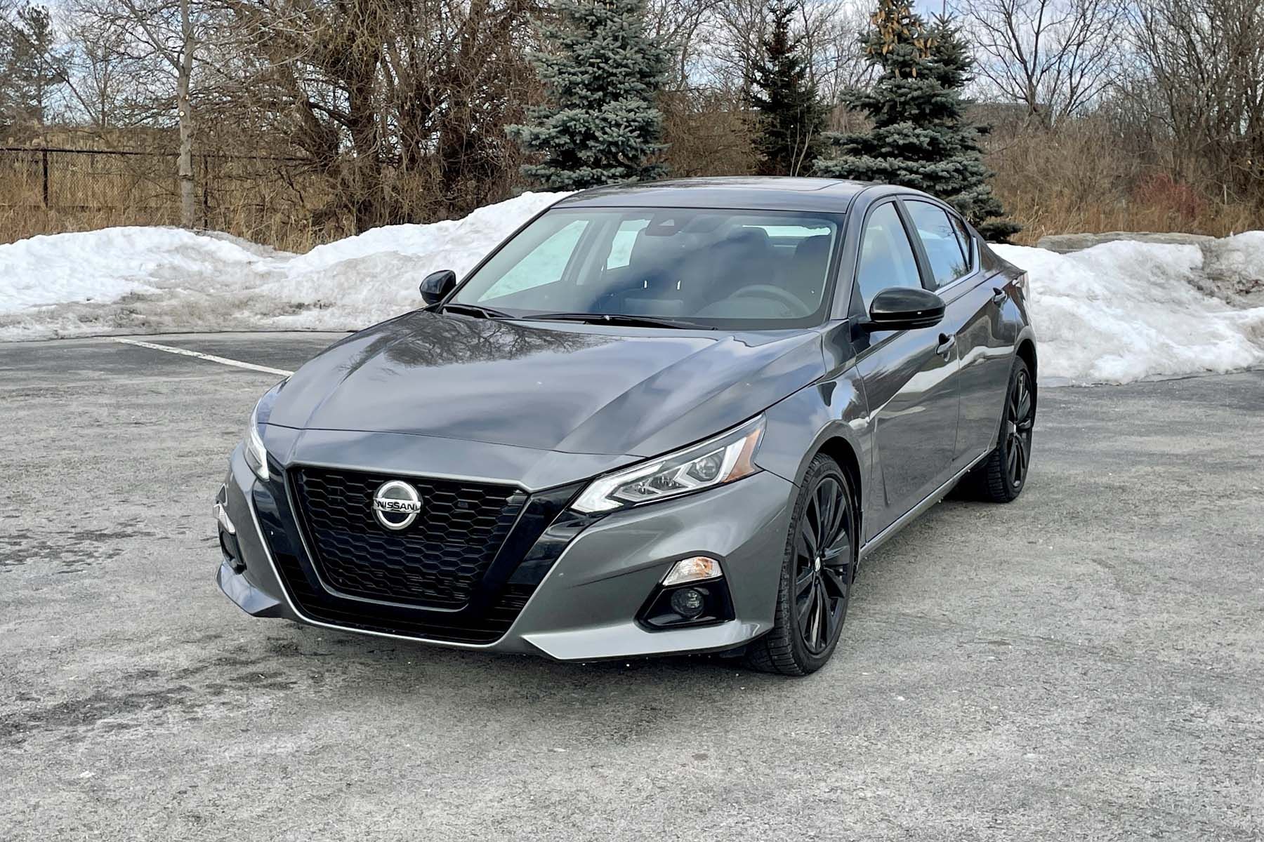 Car Review: 2022 Nissan Altima SR Midnight Edition | Driving