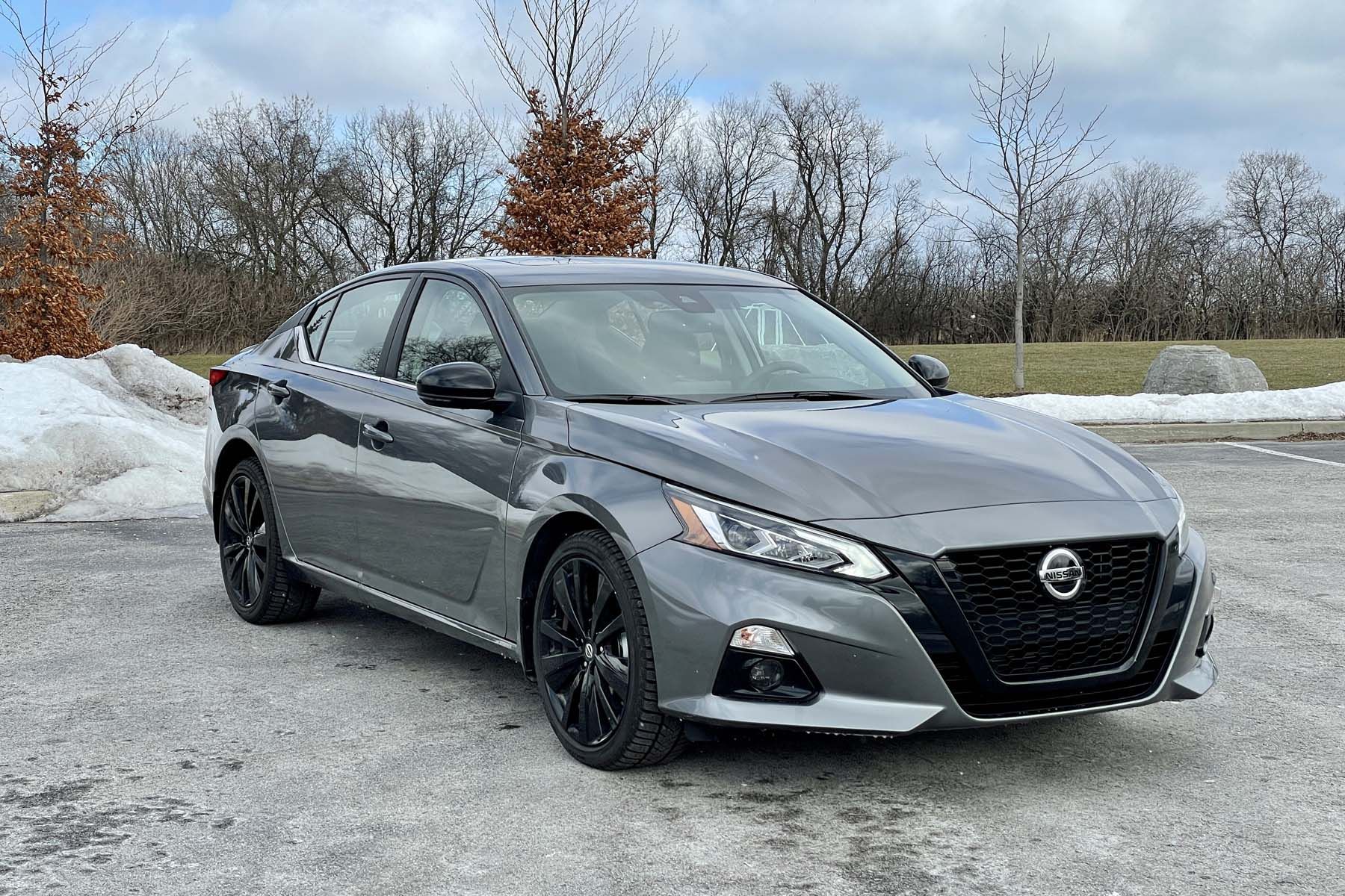 Car Review: 2022 Nissan Altima SR Midnight Edition | Driving