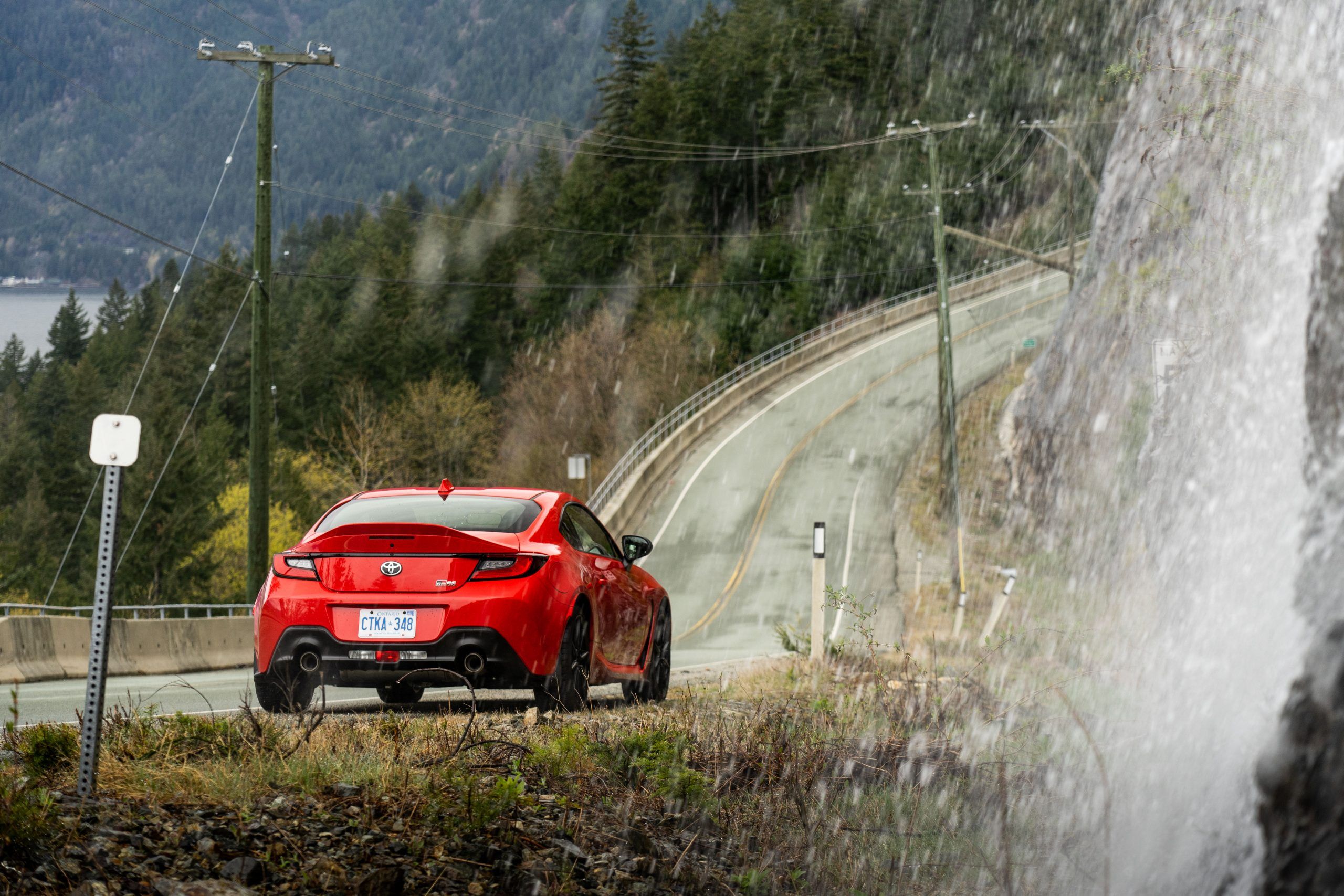 Battle of the four-cylinder Toyota sports cars: Supra vs GR86 | Driving