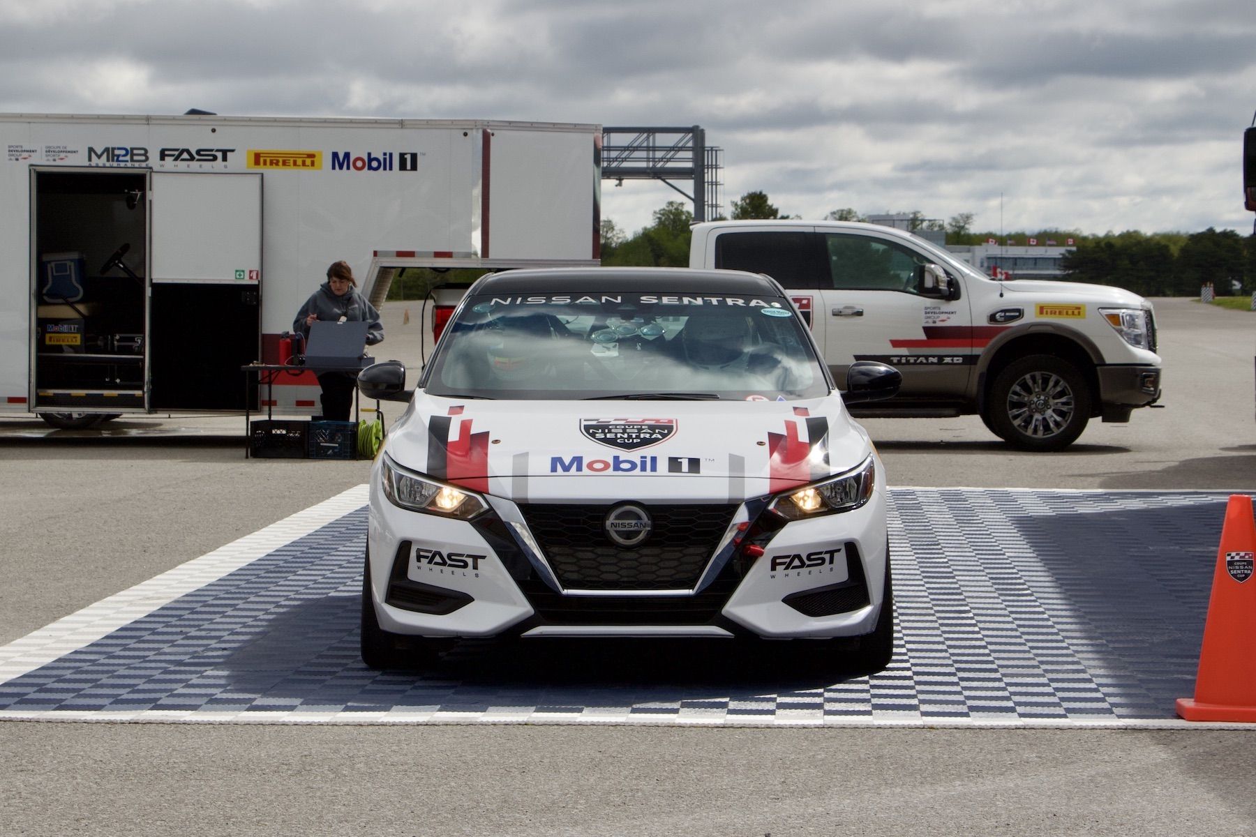 2022 Nissan Sentra vs Nissan Sentra Cup car: Any car can be a race car ...