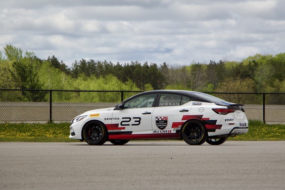 2022 Nissan Sentra vs Nissan Sentra Cup car: Any car can be a race car ...