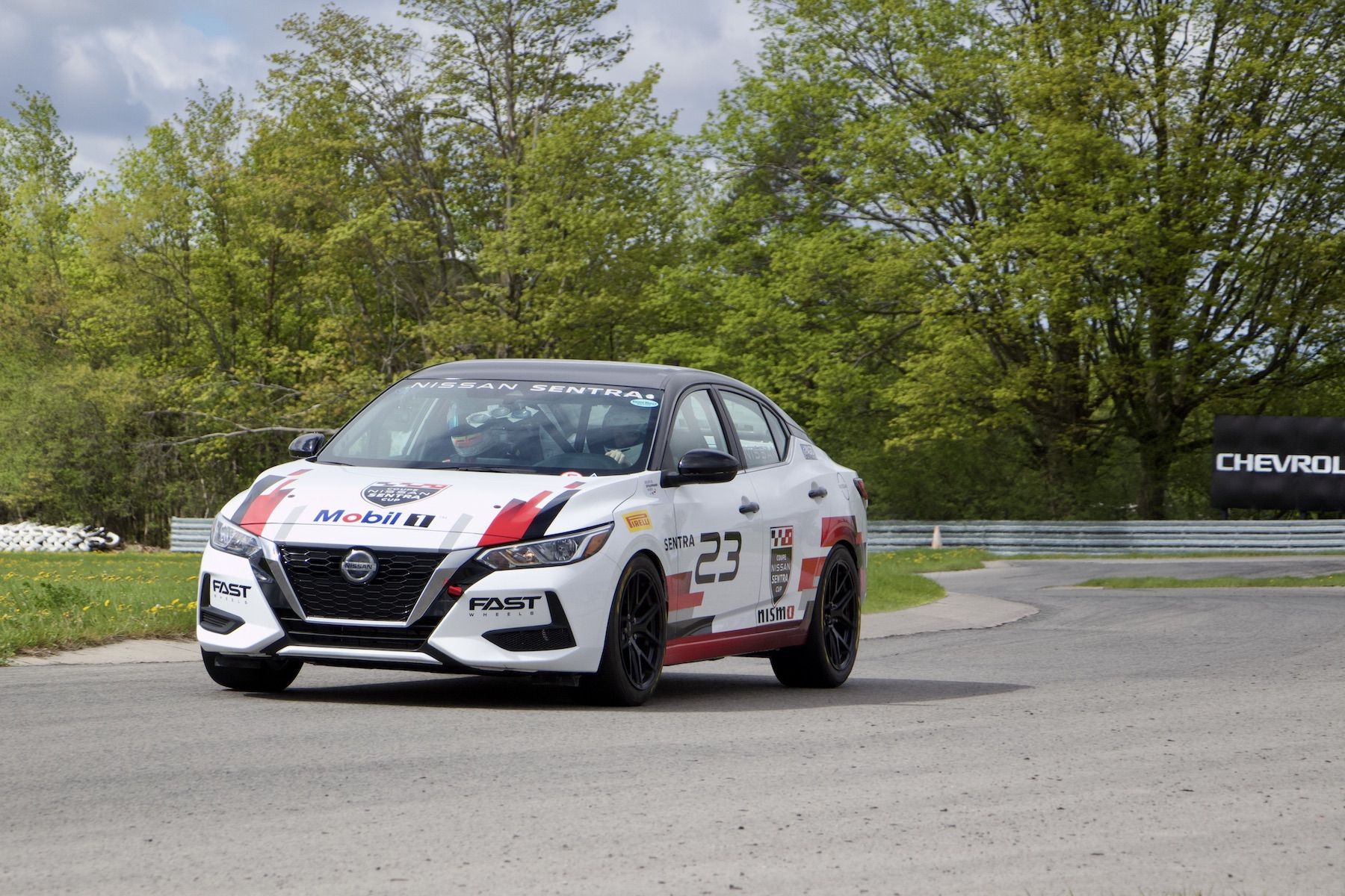 2022 Nissan Sentra vs Nissan Sentra Cup car: Any car can be a race car ...
