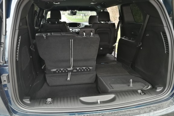 2022 Chrysler Pacifica Touring-L AWD Minivan Review | Driving