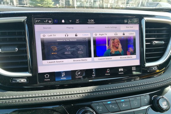 2022 Chrysler Pacifica Touring-L AWD Minivan Review | Driving