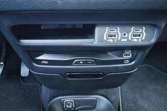 2022 Chrysler Pacifica Touring-L AWD Minivan Review | Driving