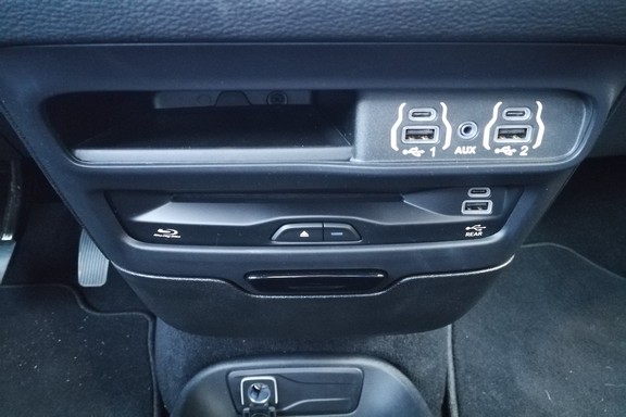 2022 Chrysler Pacifica Touring-L AWD Minivan Review | Driving