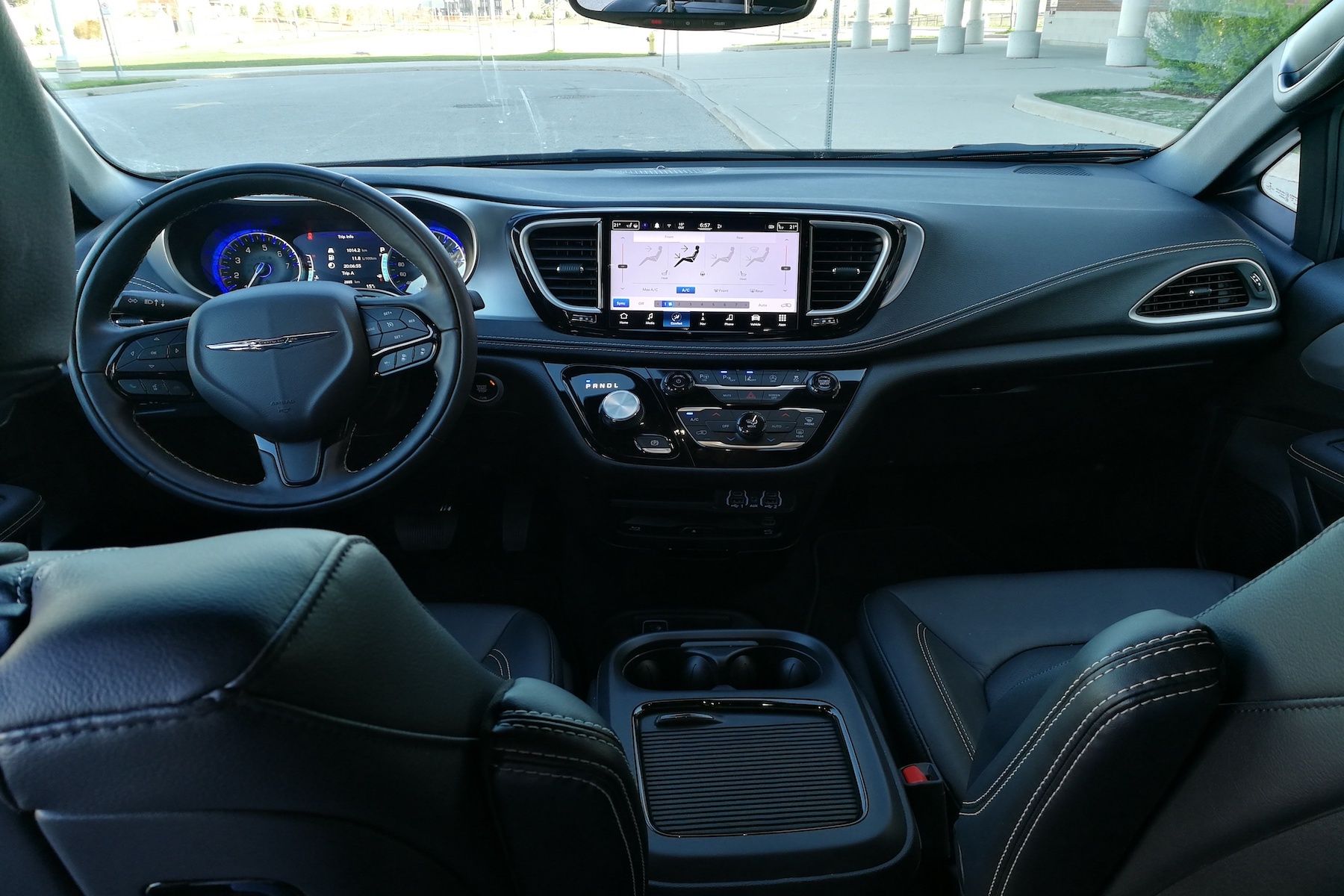 2022 Chrysler Pacifica Touring-L AWD Minivan Review | Driving