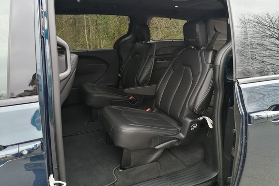 2022 Chrysler Pacifica Touring-L AWD Minivan Review | Driving