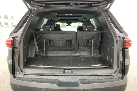 2022 Chevrolet Traverse | Millennial Mom's SUV Review | Driving