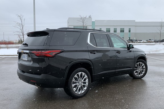 2022 Chevrolet Traverse | Millennial Mom's SUV Review | Driving