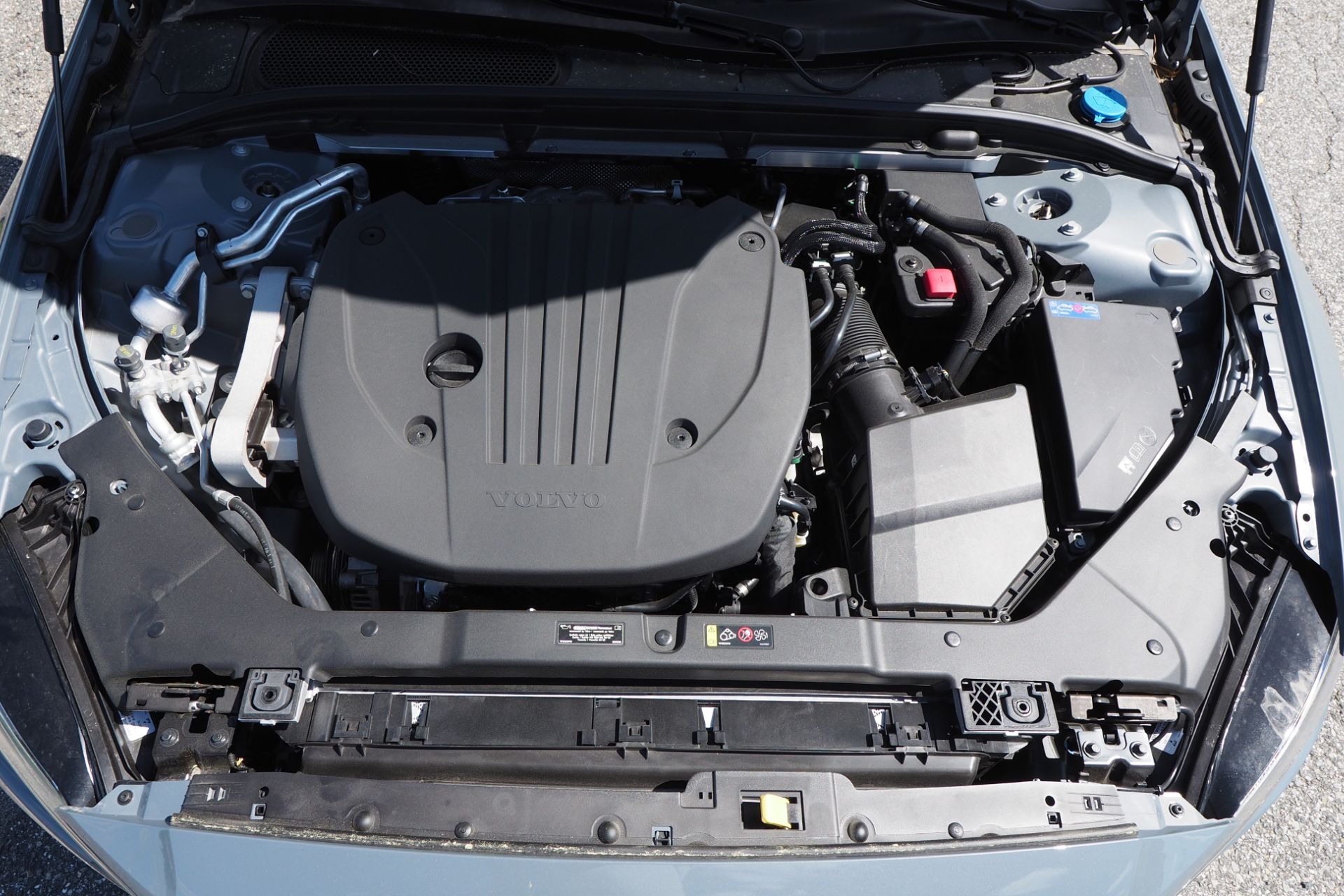 2022 Volvo S60 B5 R-Design Car Review | Driving