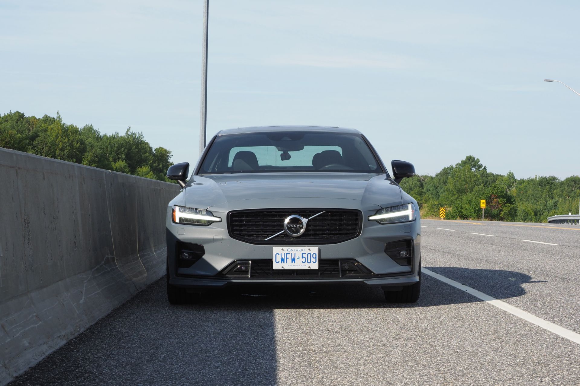 2022 Volvo S60 B5 R-Design Car Review | Driving