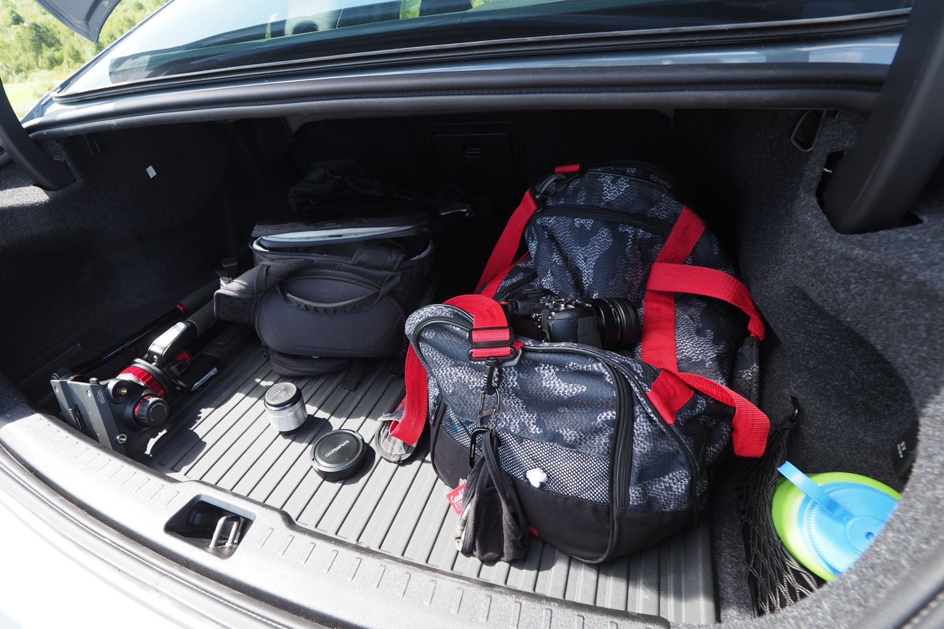 2022 Volvo S60 B5 R-Design Car Review | Driving