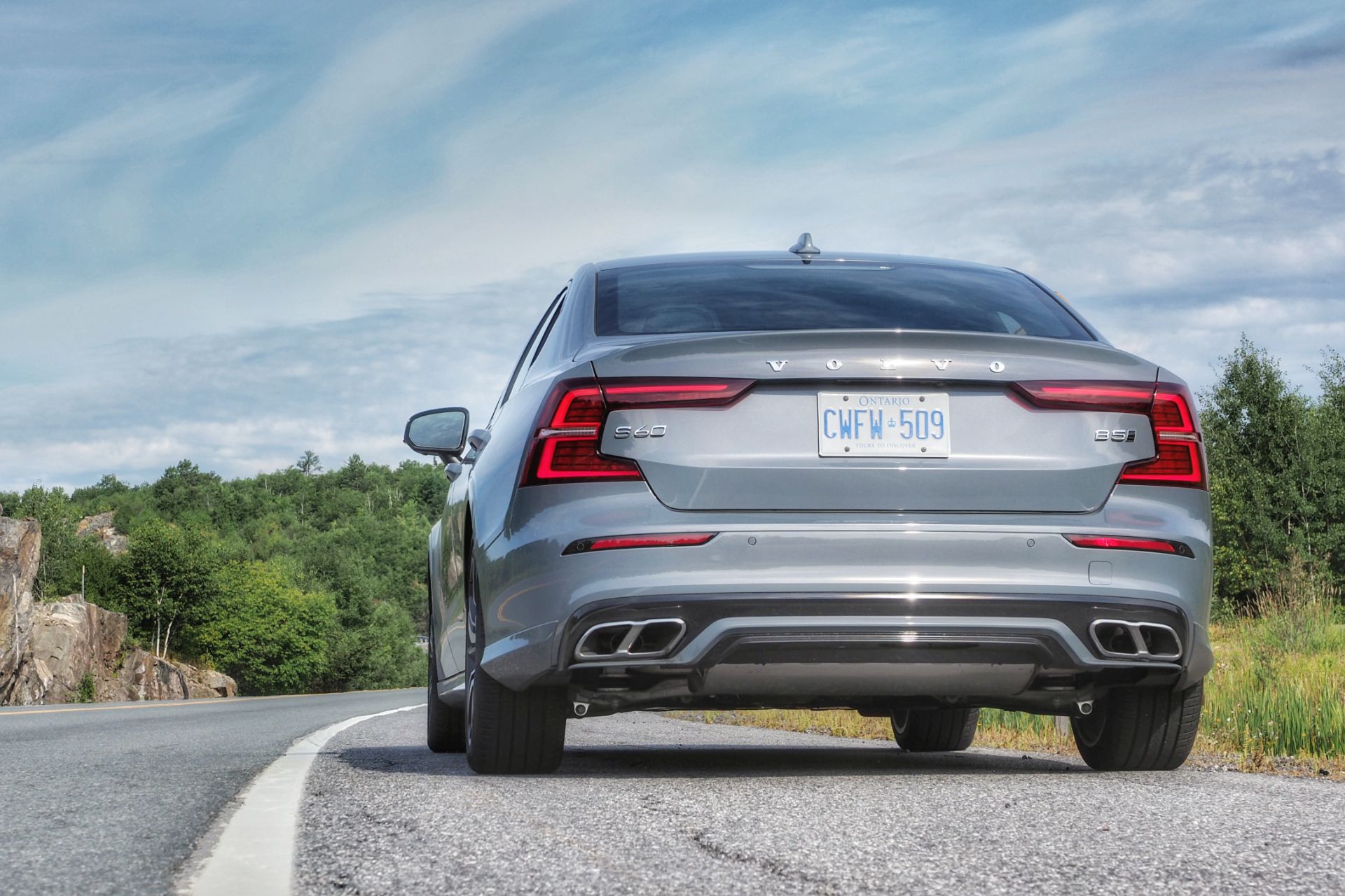 2022 Volvo S60 B5 R-Design Car Review | Driving