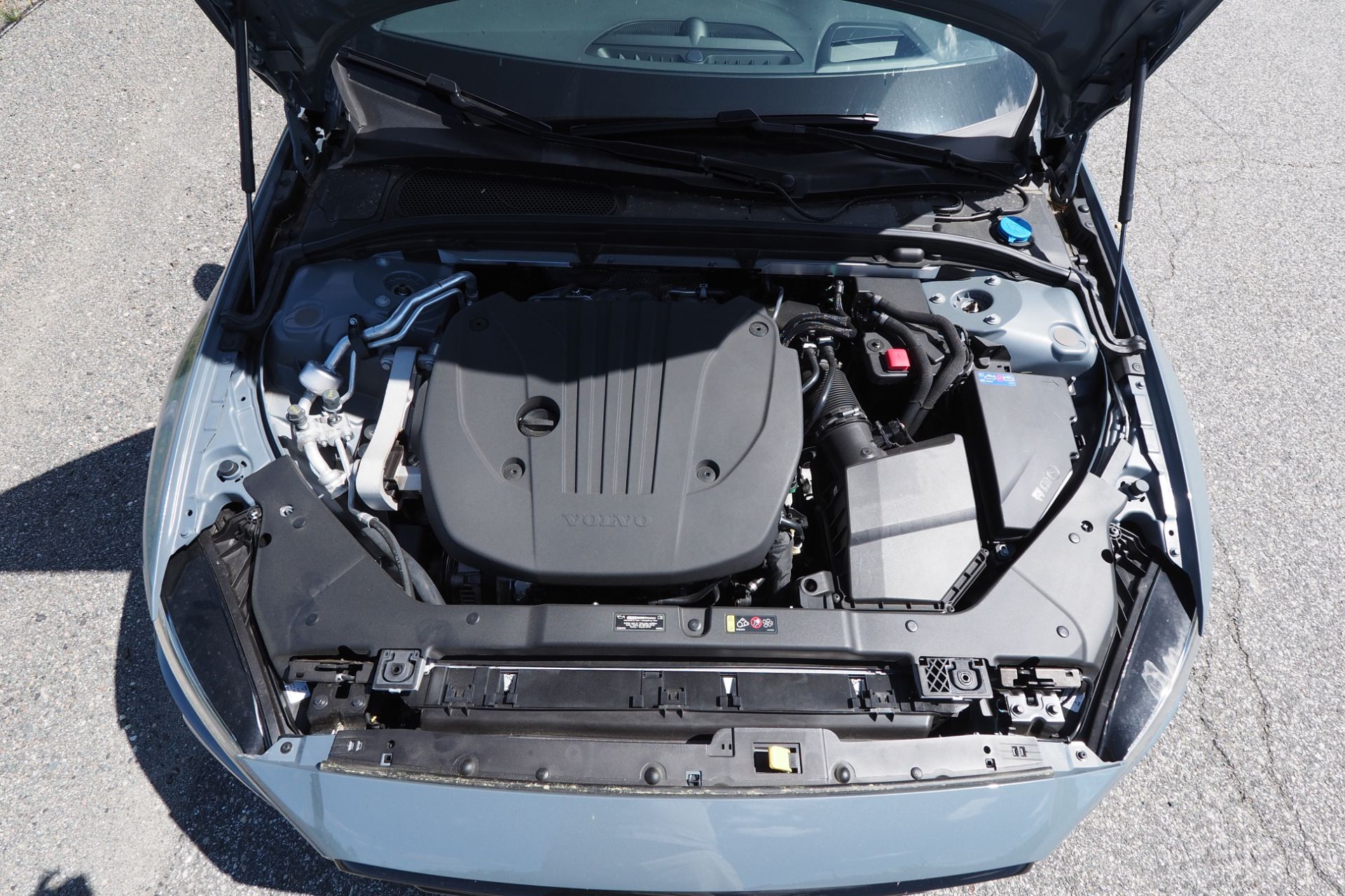 2022 Volvo S60 B5 R-Design Car Review | Driving