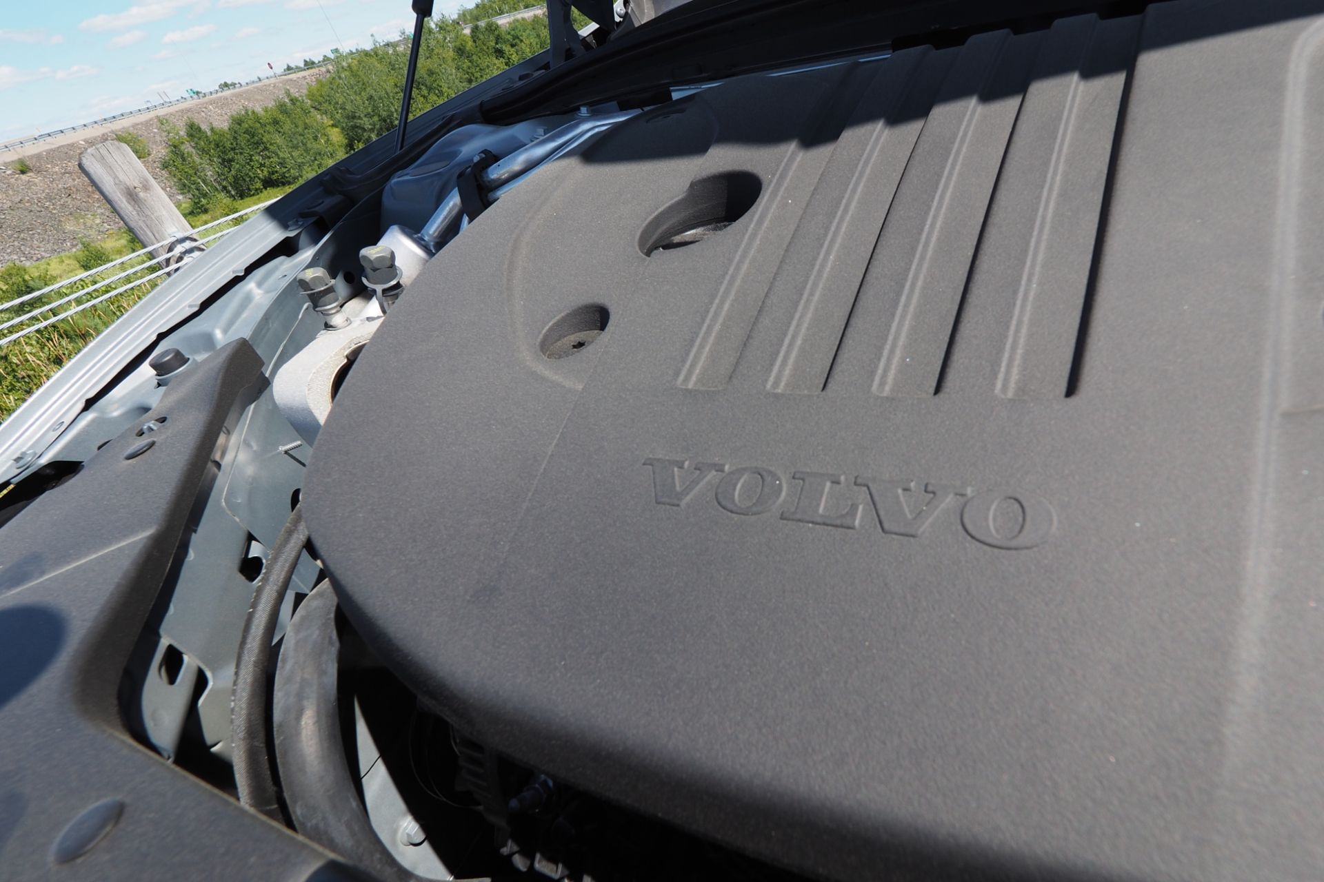 2022 Volvo S60 B5 R-Design Car Review | Driving