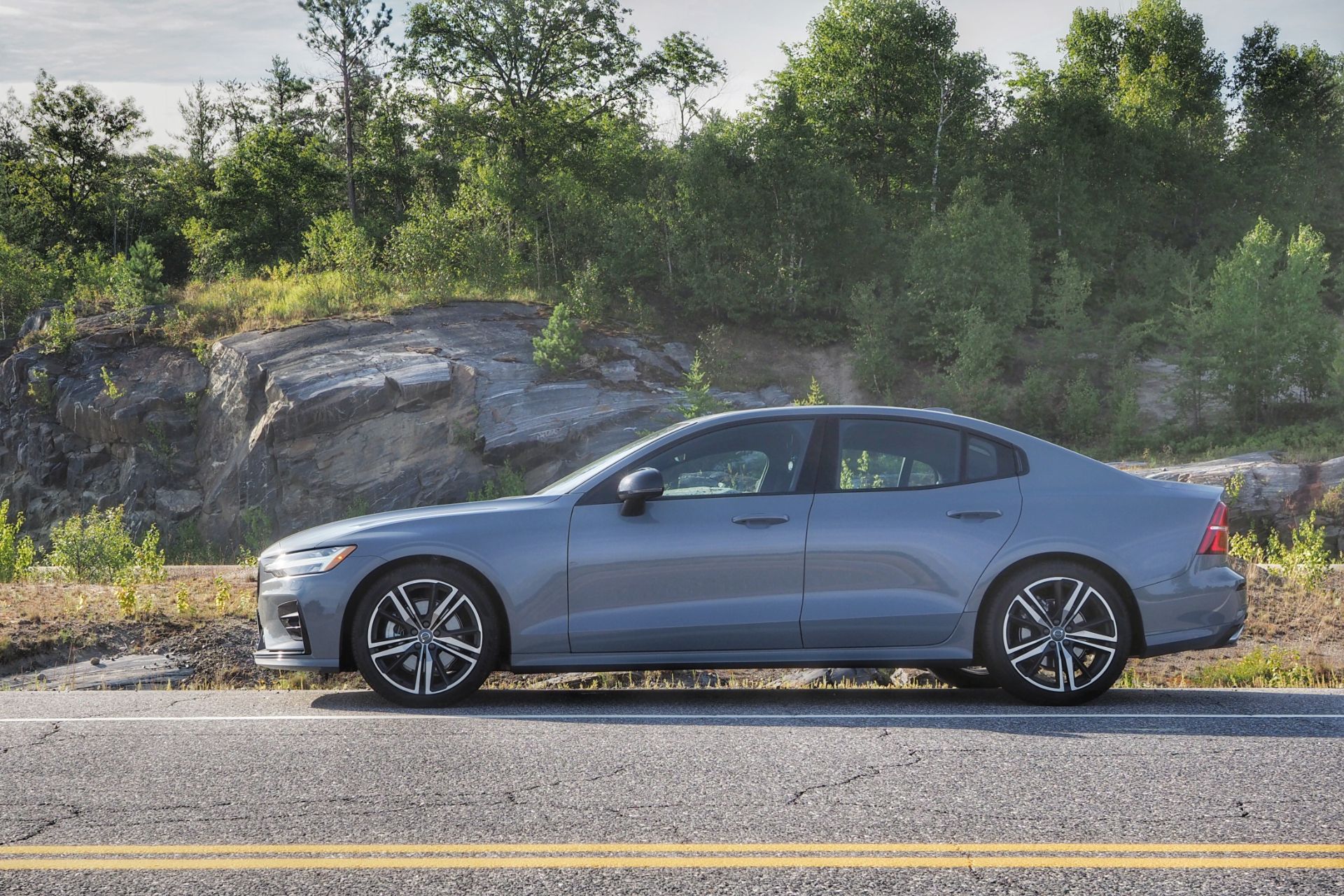 2022 Volvo S60 B5 R-Design Car Review | Driving