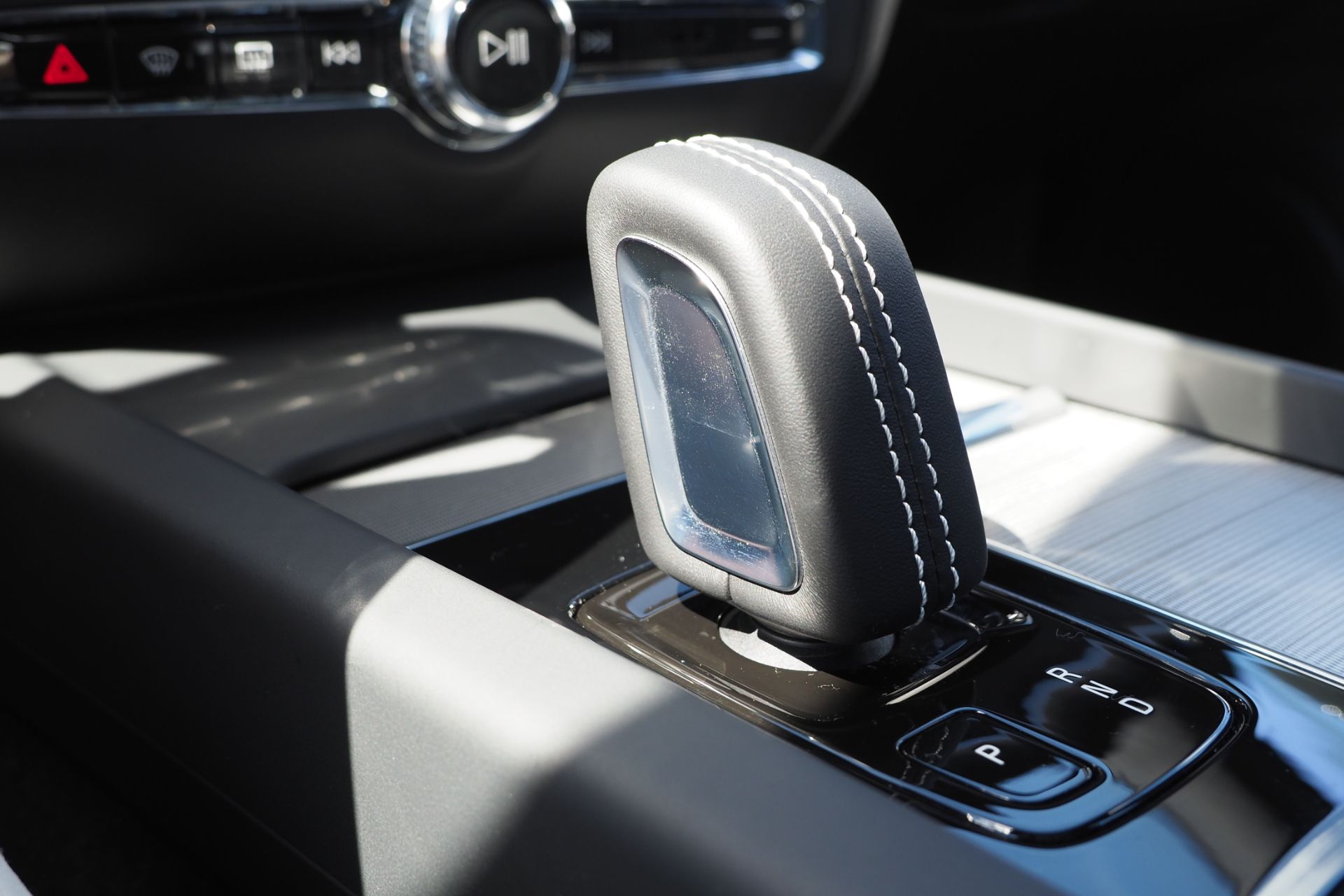 2022 Volvo S60 B5 R-Design Car Review | Driving