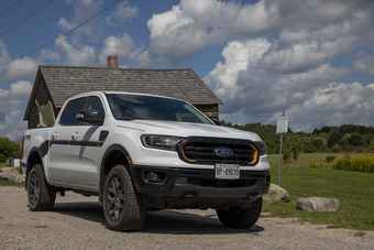 2022 Ford Ranger FX4 hauling test | Driving