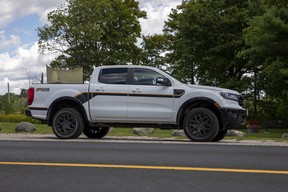 2022 Ford Ranger FX4 hauling test | Driving