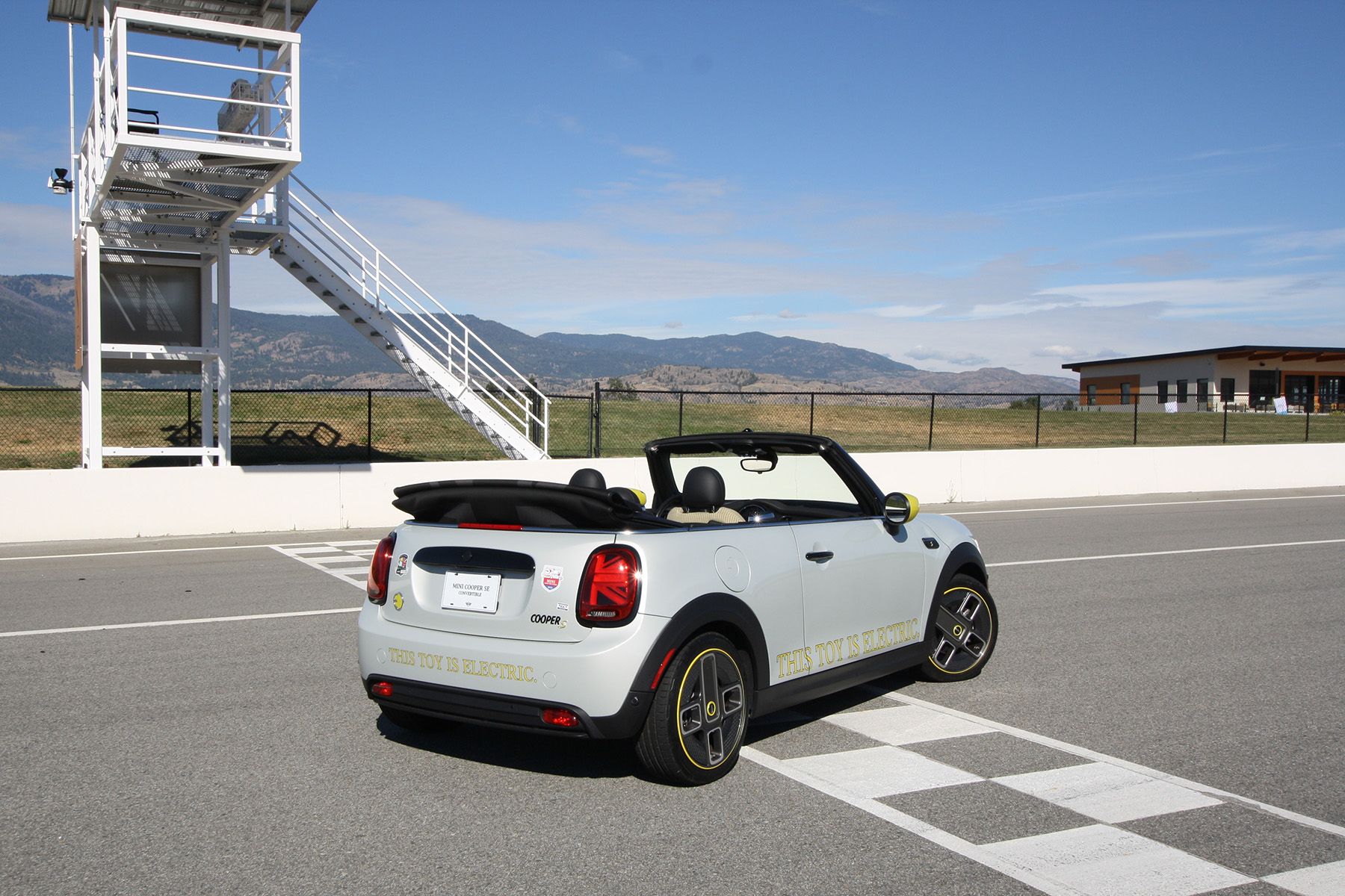 First Drive: Mini Cooper SE Convertible | Driving