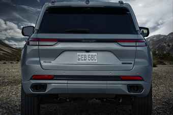 Jeep debuts 2023 Grand Cherokee 4xe 30th Anniversary Edition | Driving