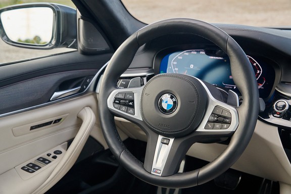 Do you really need an M5? 2022 BMW M550i xDrive Car Review | Driving