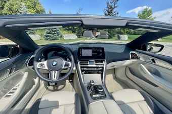 2022 BMW M850i xDrive Cabriolet | Convertible Review | Driving