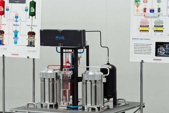 Honda's new solid-state batteries could double range and lower cost ...