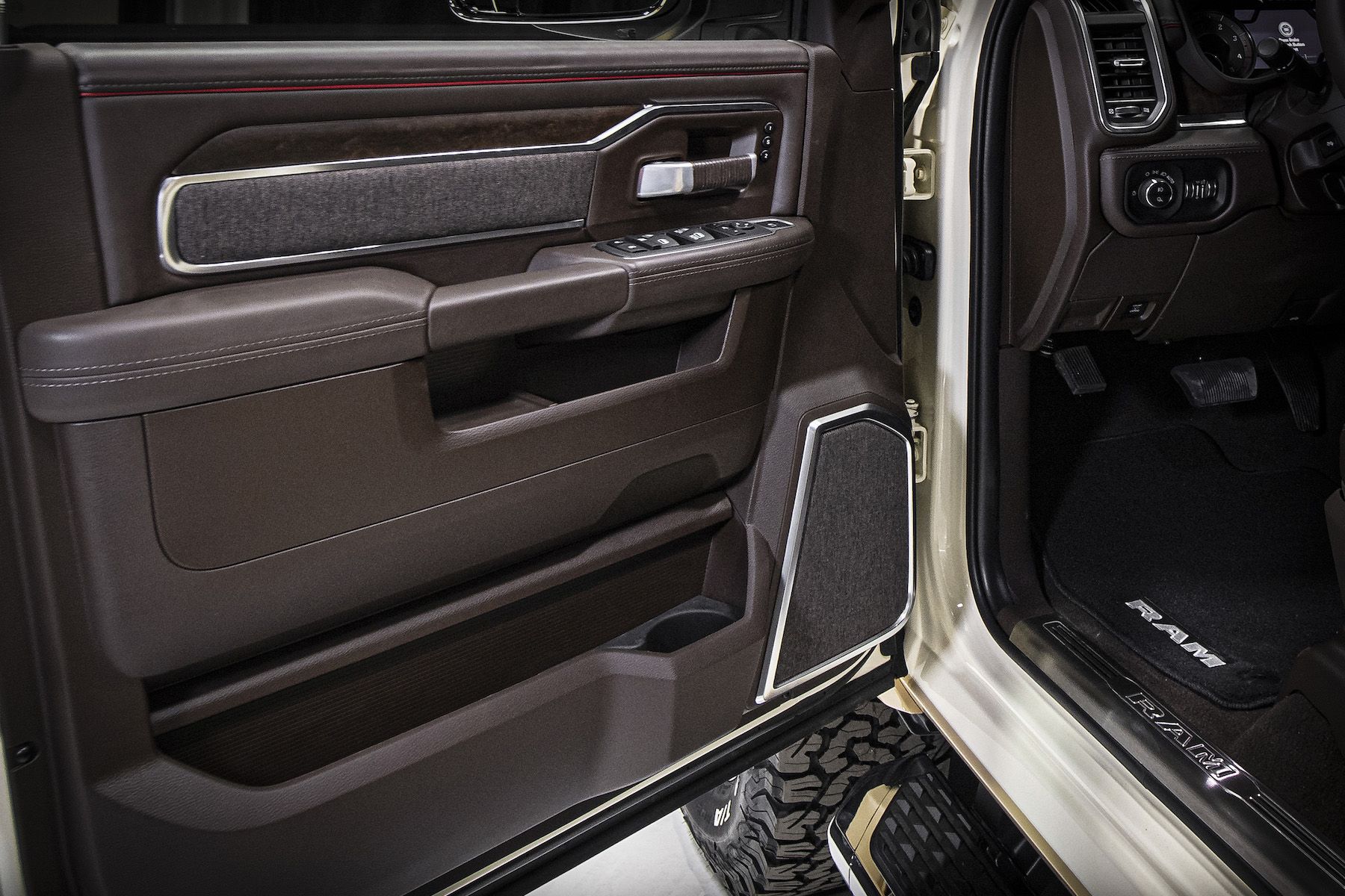 Country star Chris Stapleton's Ram Heavy Duty Traveller is retro gold ...