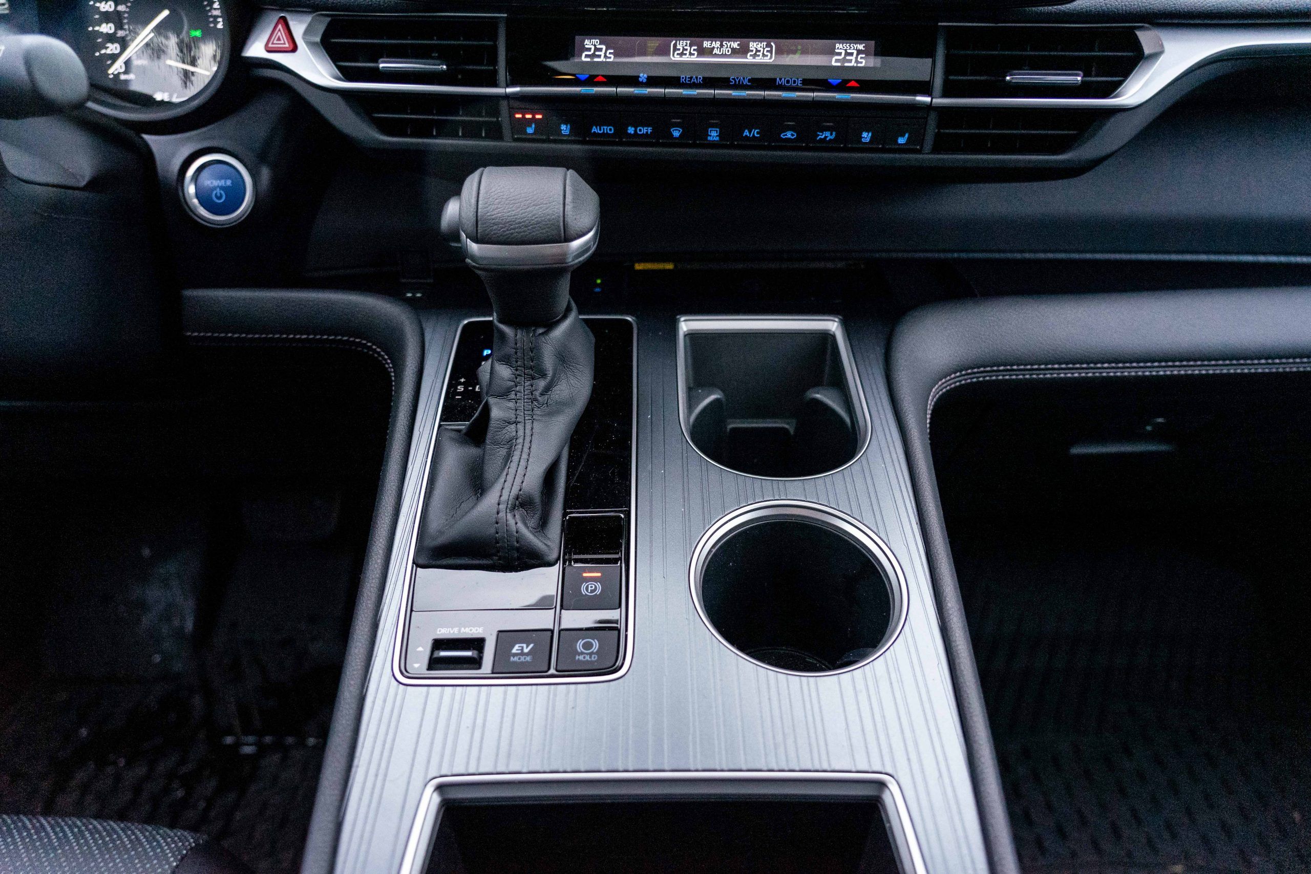 2023 Toyota Sienna XSE Minivan Review - Reviews | Driving