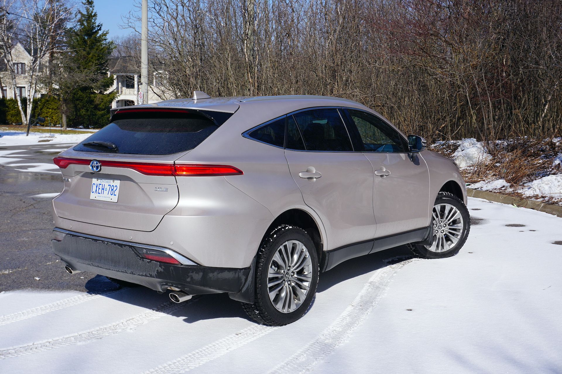 2023 Toyota Venza XLE | SUV Review - Reviews | Driving