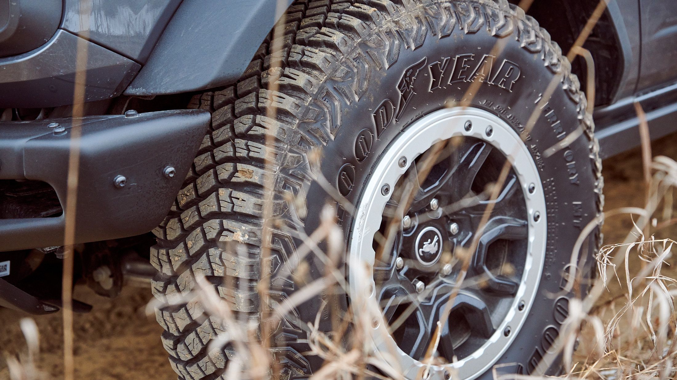 2022 Ford Bronco Sasquatch vs Jeep Wrangler Rubicon Offroad Comparison ...